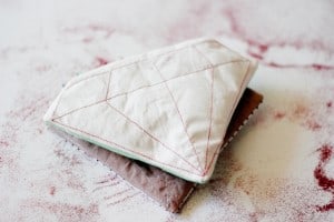 FREE PATTERN // metallic gem zipper pouch - see kate sew