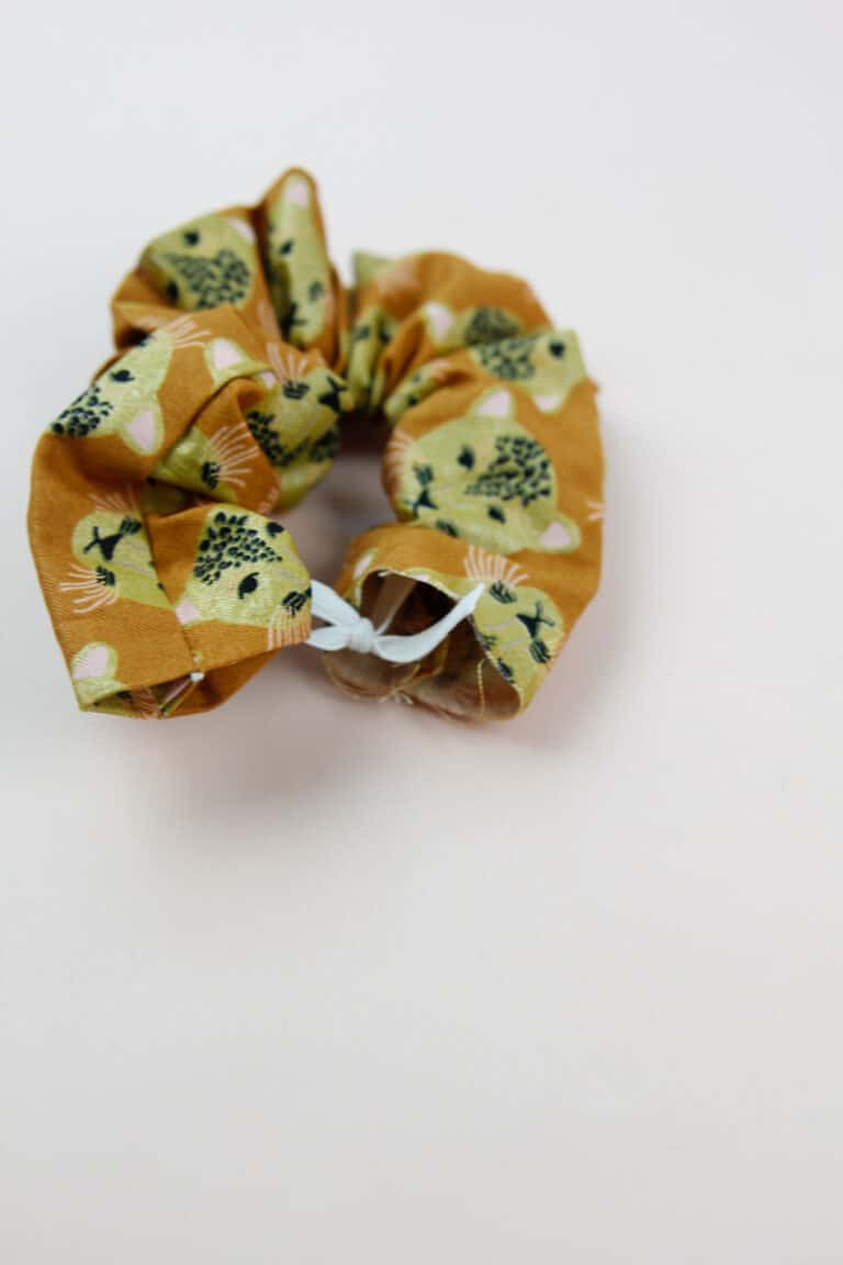 how to sew a scrunchie - easy tutorial - see kate sew