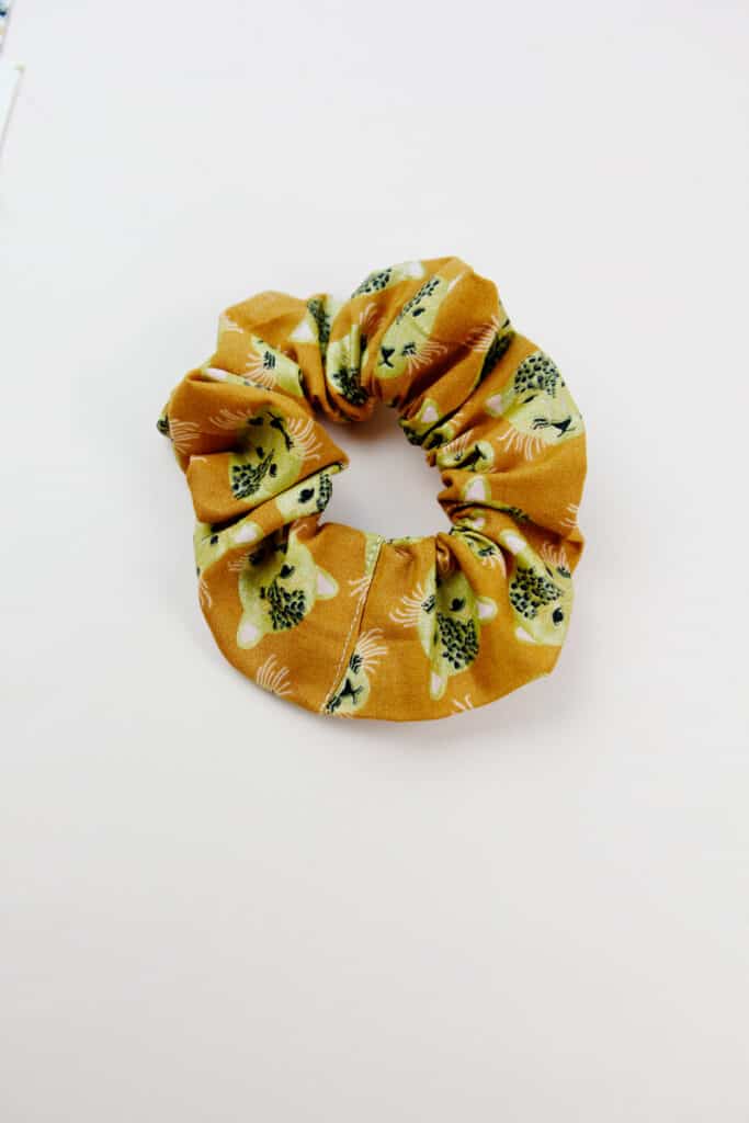 how to sew a scrunchie - easy tutorial - see kate sew