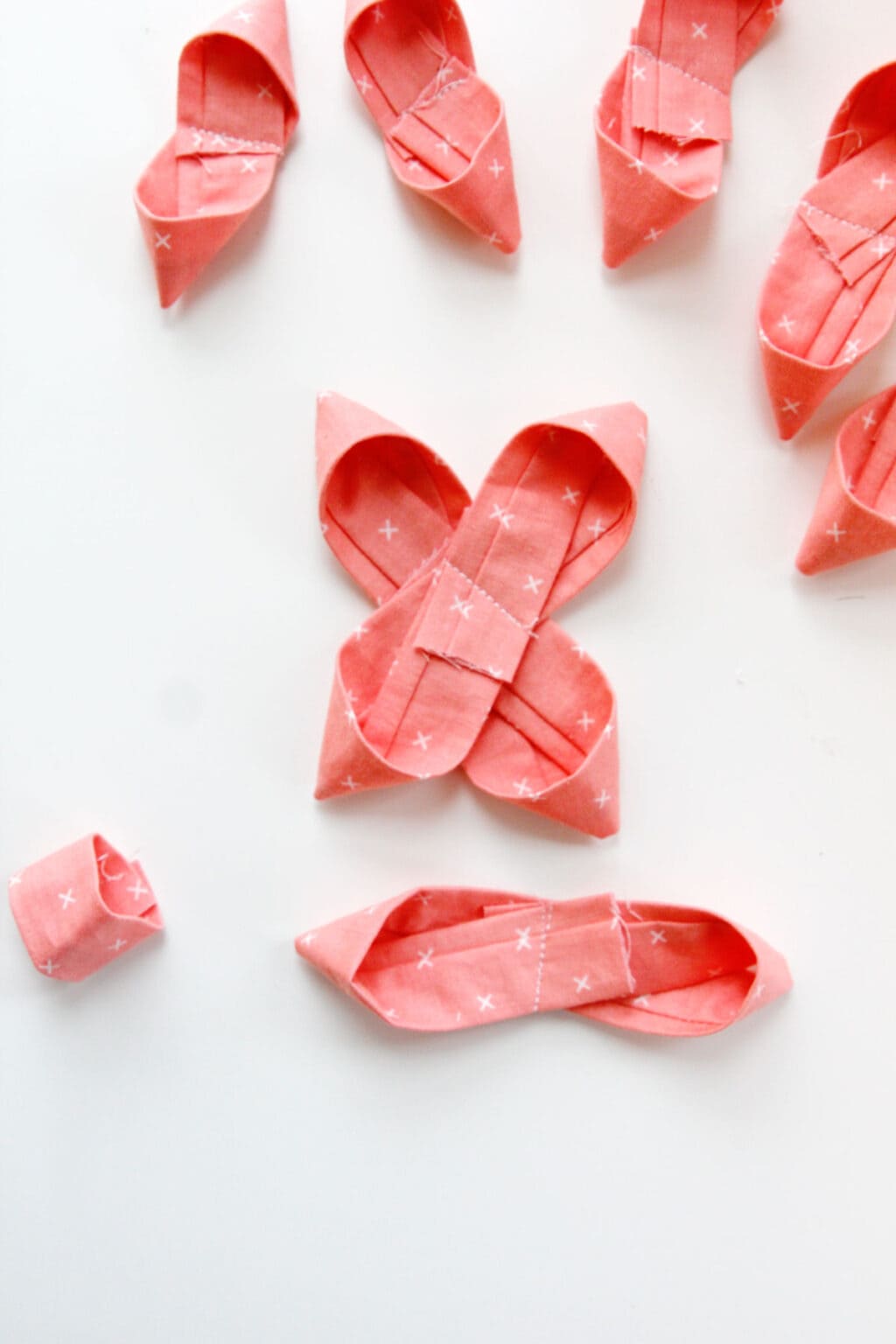 DIY Christmas Gift Bows with Fabric - see kate sew