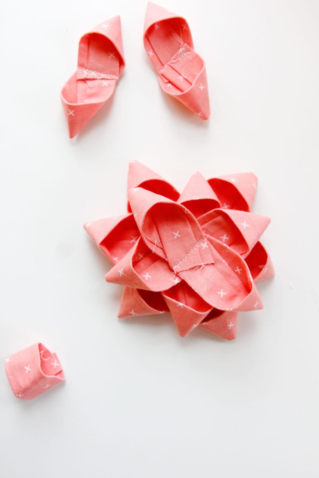 DIY Christmas Gift Bows with Fabric - see kate sew